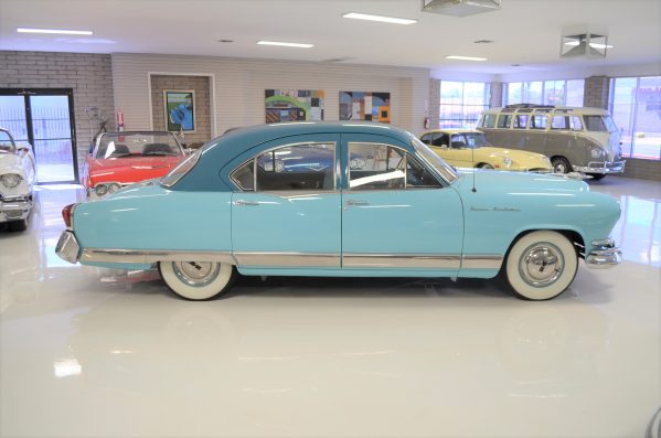 1952 Kaiser Manhattan - Classic Promenade