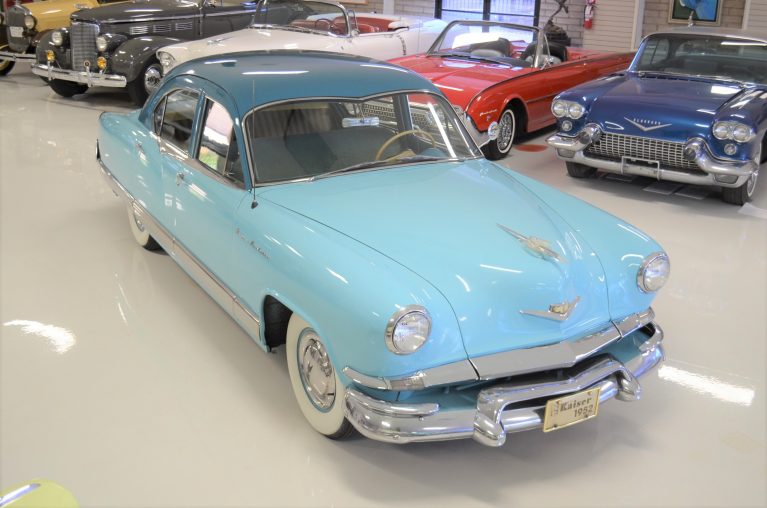 1952 Kaiser Manhattan - Classic Promenade