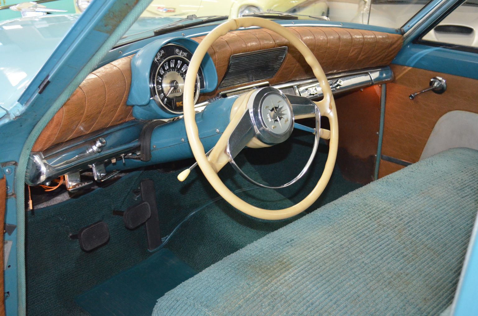 1952 Kaiser Manhattan - Classic Promenade