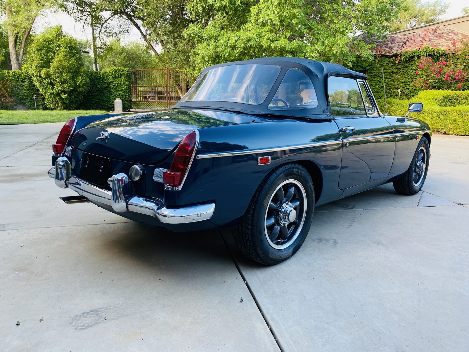 1969 MG MGC Roadster - Classic Promenade