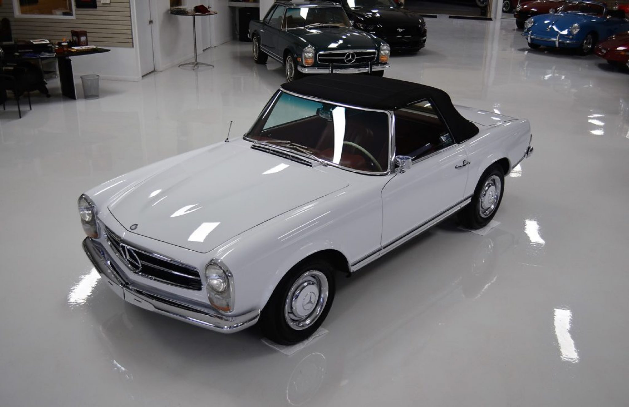 1966 Mercedes 230SL - Classic Promenade