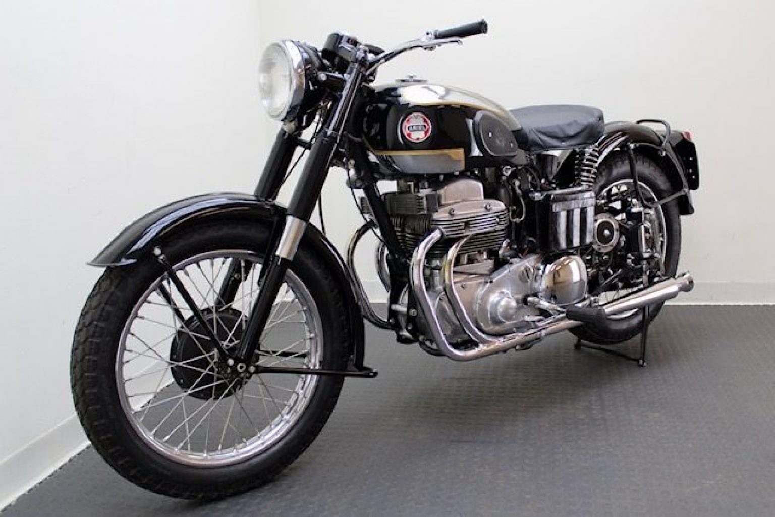 1954 Ariel Square Four MK II - Classic Promenade