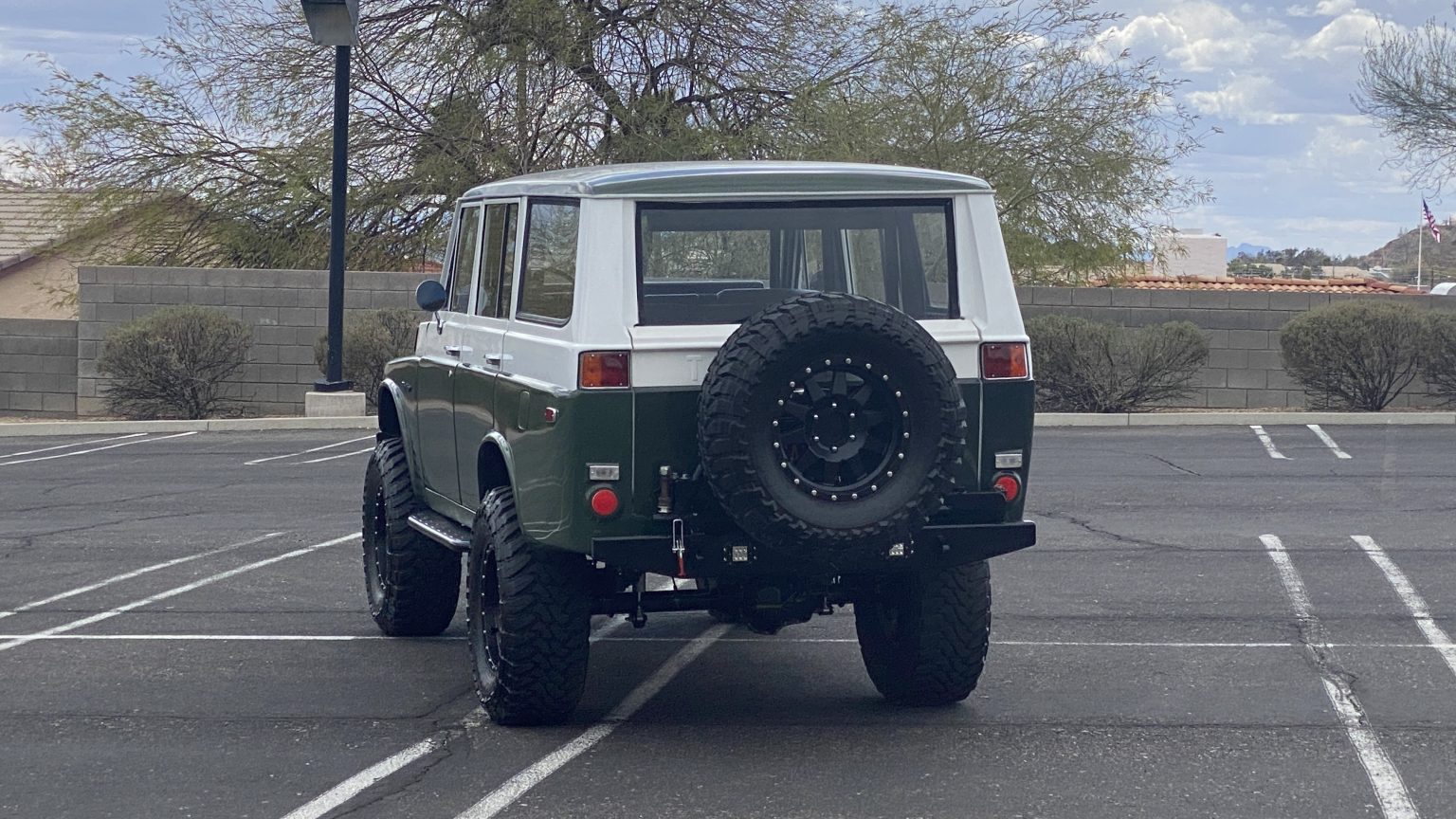 1970 Toyota Land Cruiser FJ55 Custom - Classic Promenade