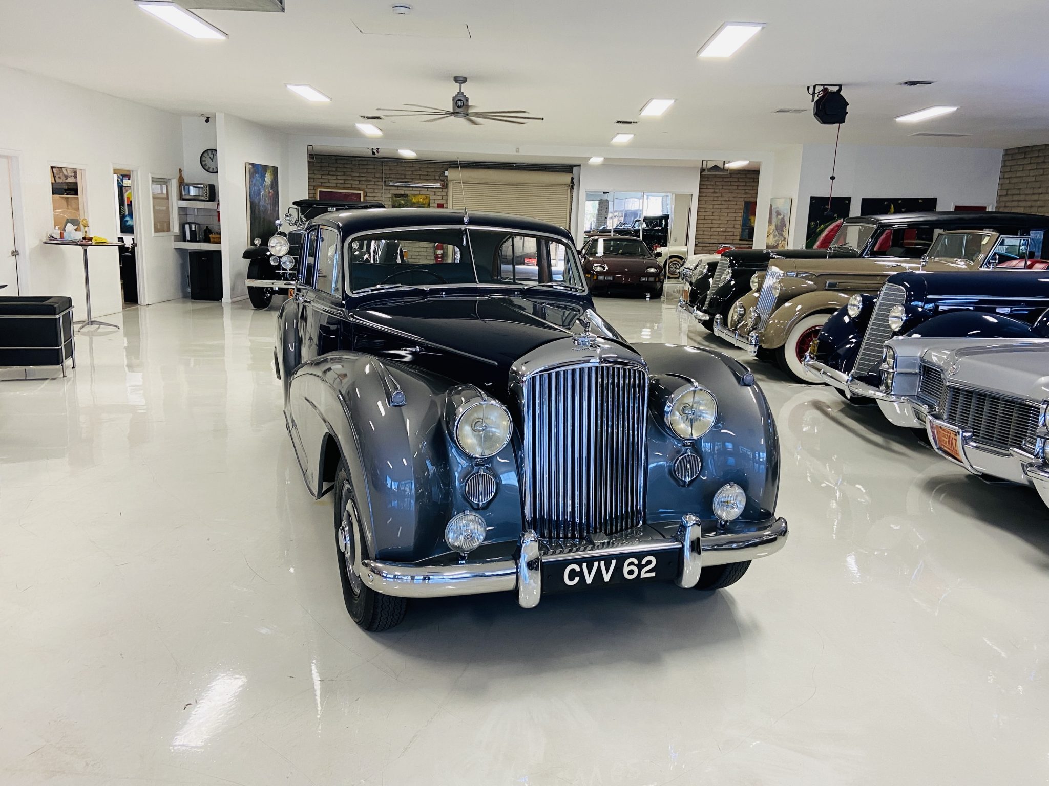 1952 Bentley MK VI Mulliner Lightweight - Classic Promenade