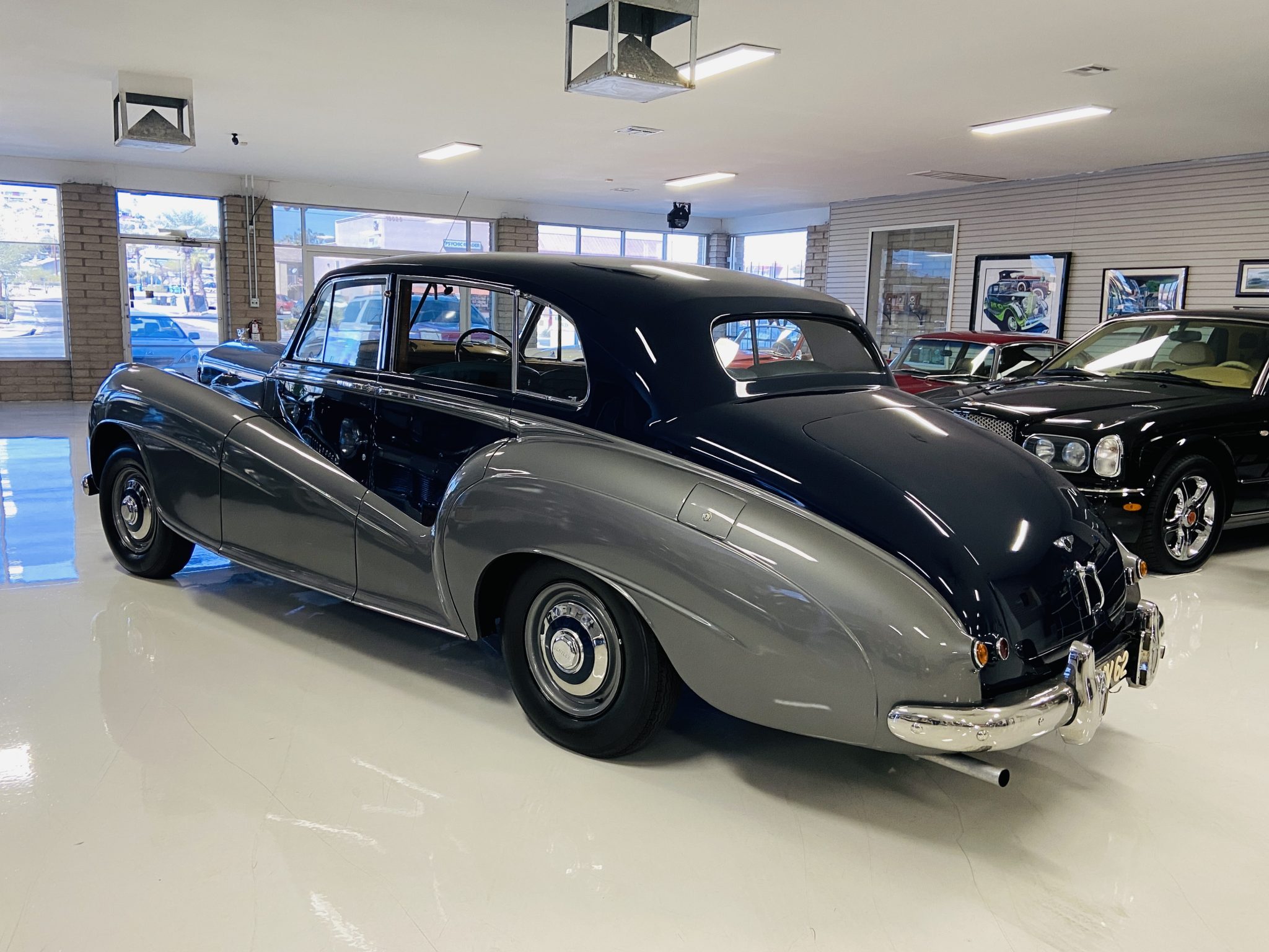 1952 Bentley MK VI Mulliner Lightweight - Classic Promenade