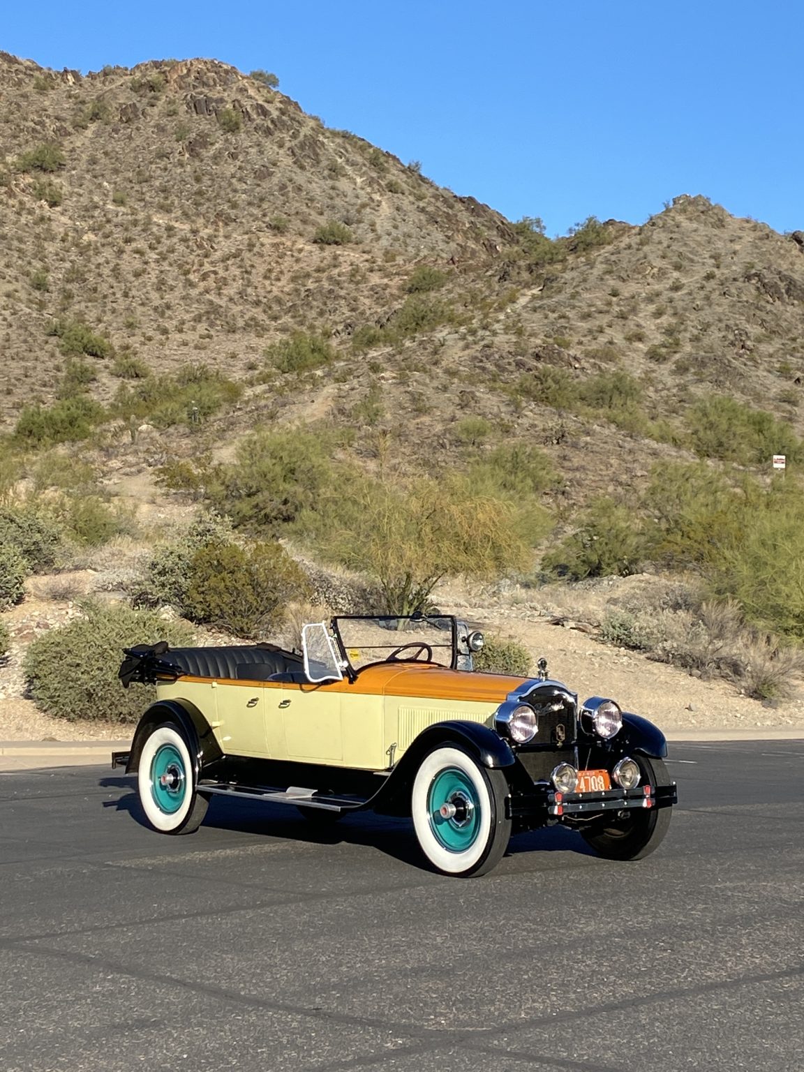 1925 Packard Eight 243 Touring - Classic Promenade