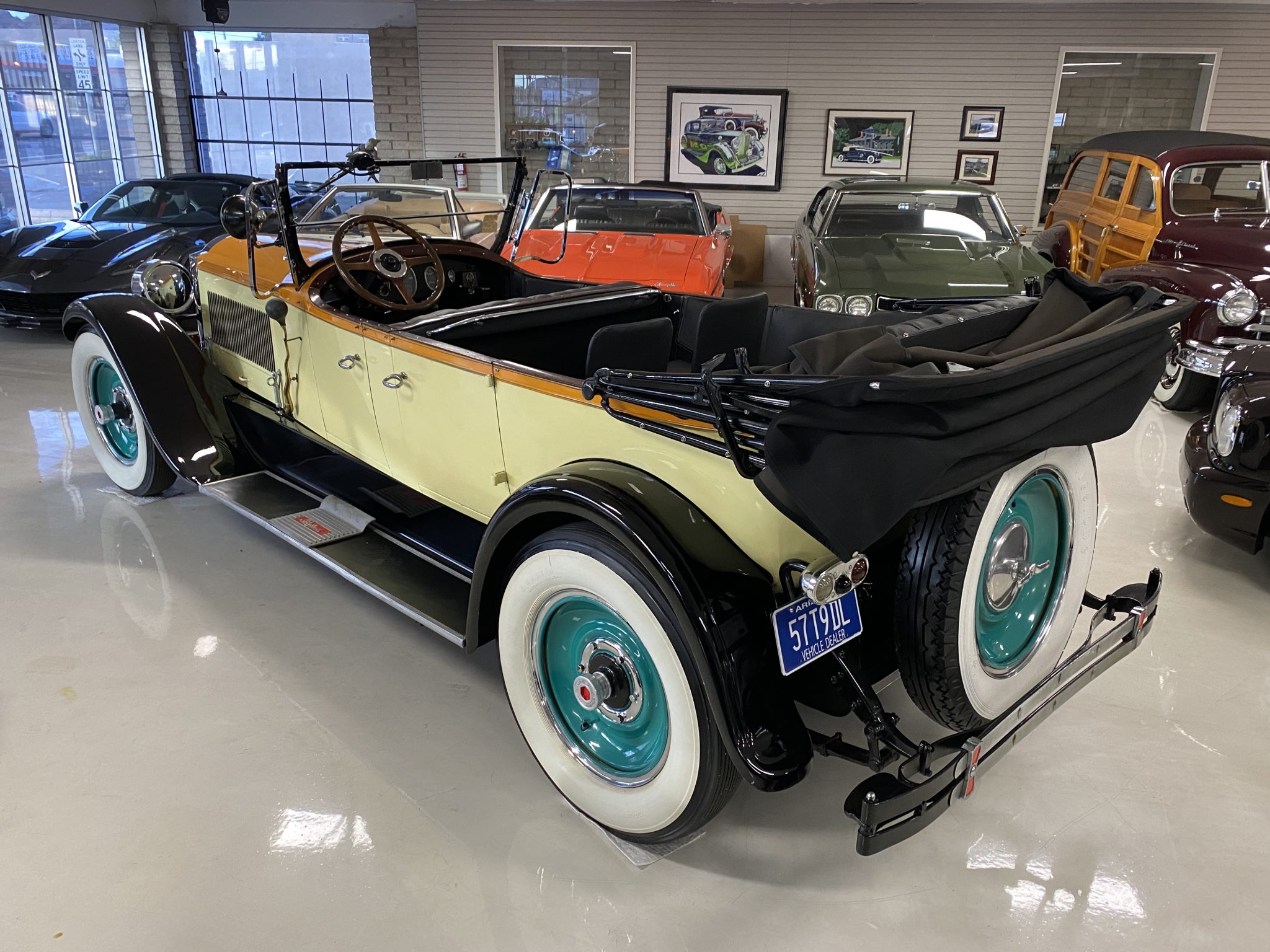 1925 Packard Eight 243 Touring - Classic Promenade