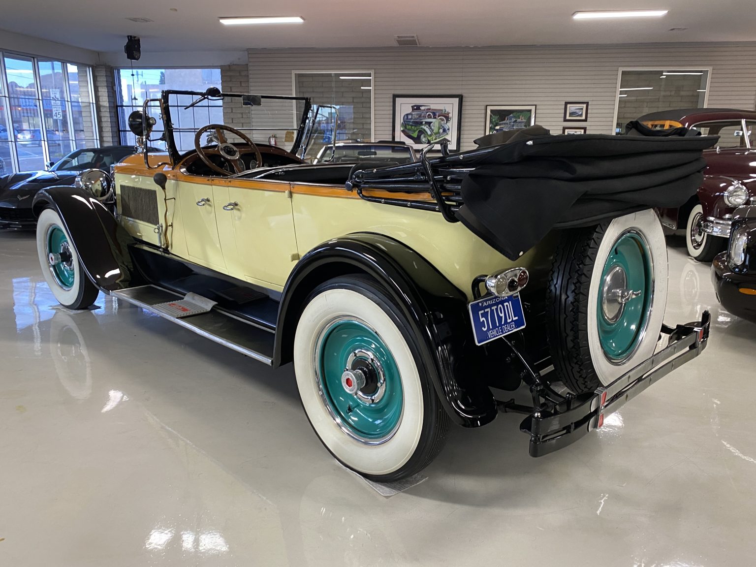 1925 Packard Eight 243 Touring - Classic Promenade