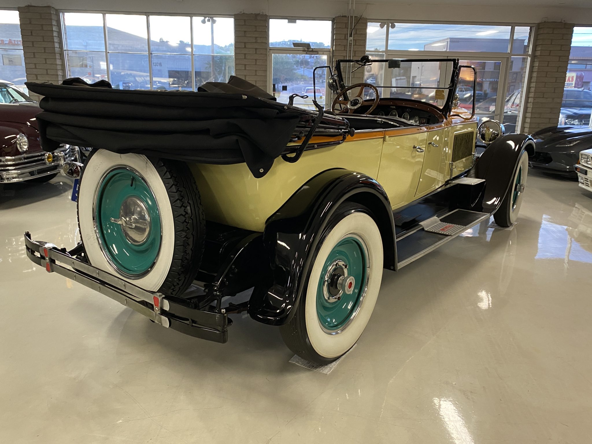 1925 Packard Eight 243 Touring - Classic Promenade