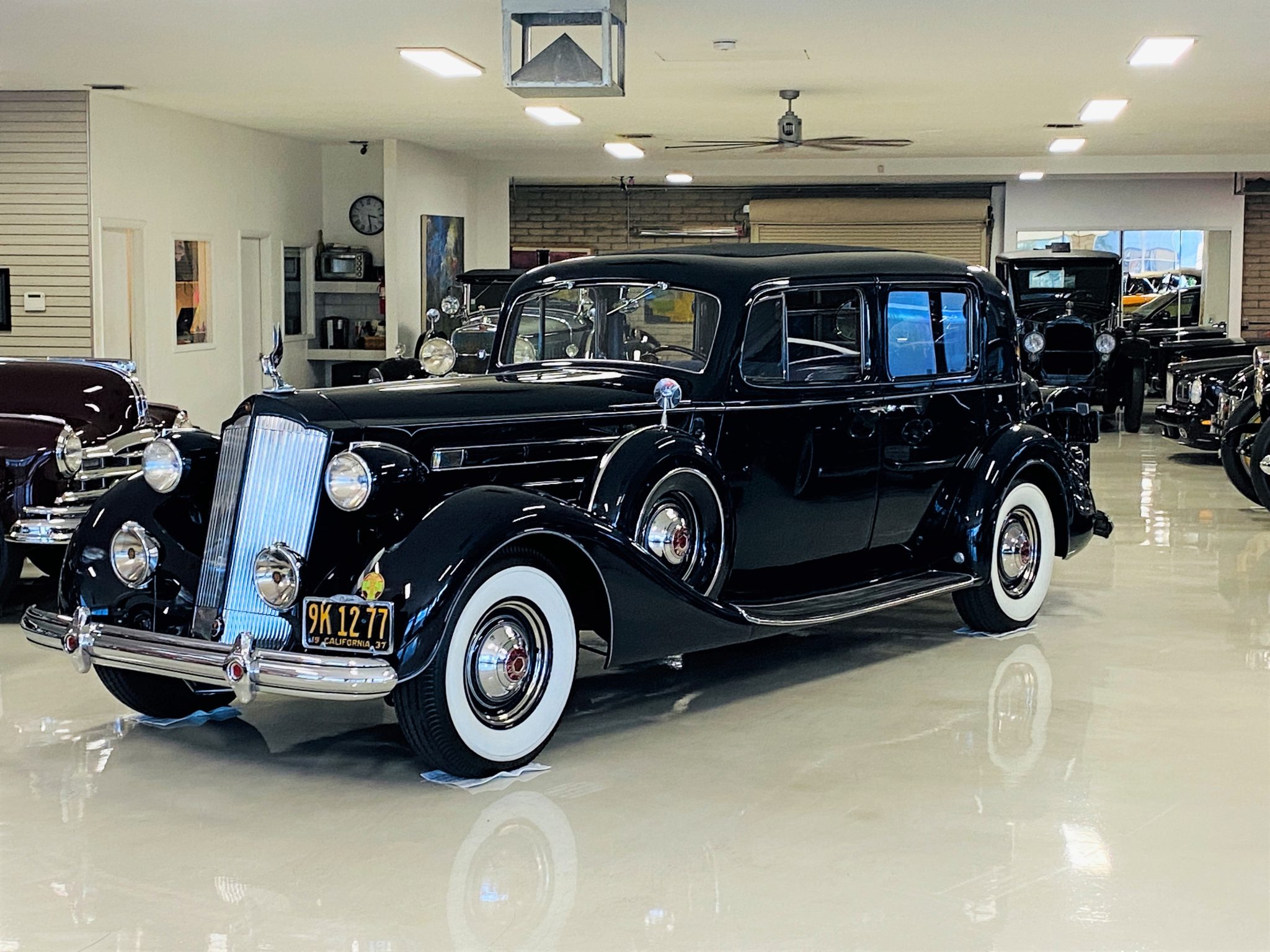 1937 Packard Twelve Berline - Classic Promenade