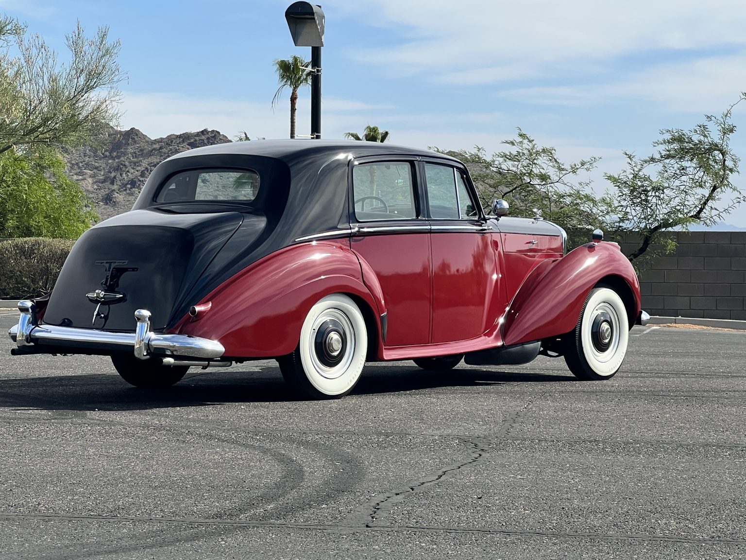 1954 Bentley R-Type Saloon - Classic Promenade