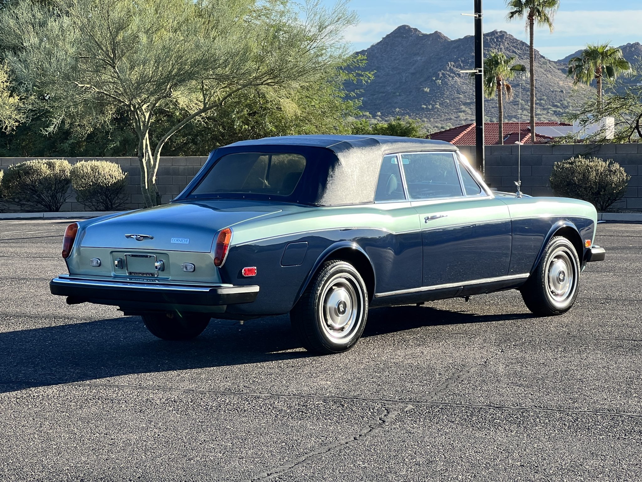 1976 Rolls-Royce Corniche DHC - Classic Promenade