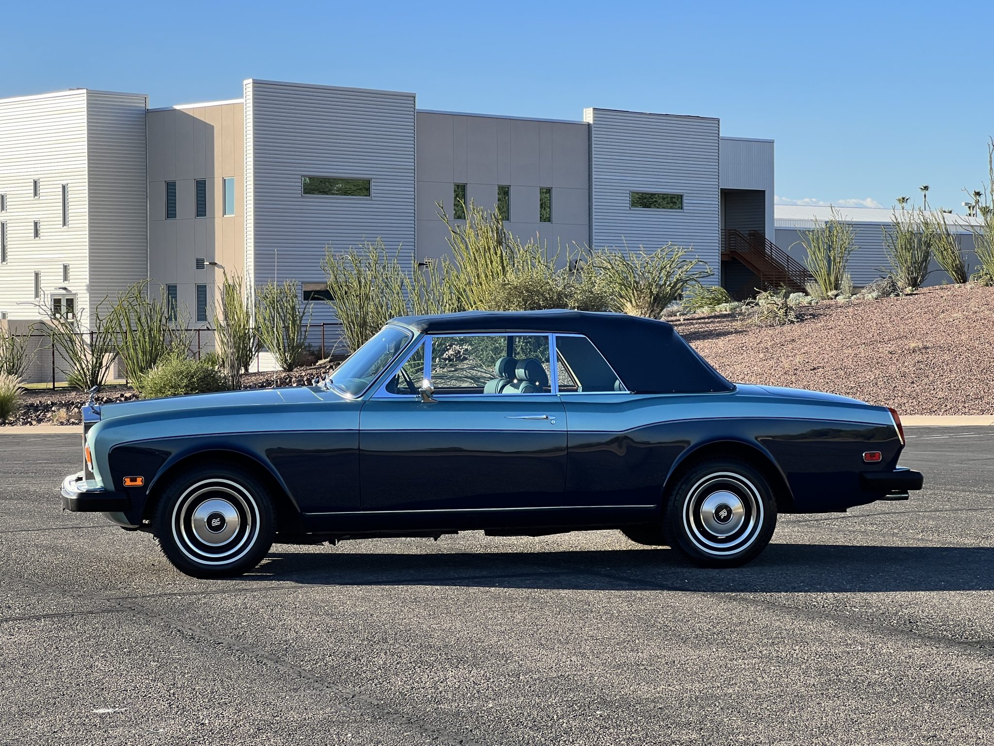 1976 Rolls-Royce Corniche DHC - Classic Promenade
