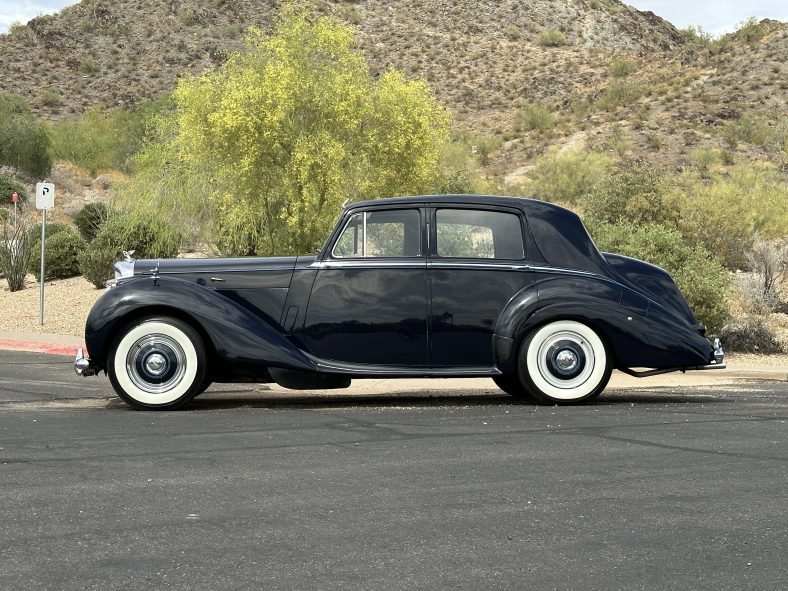 1954 Bentley R-Type Saloon - Classic Promenade