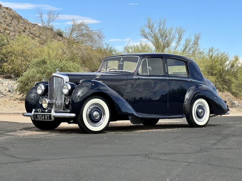 1954 Bentley R-Type Saloon - Classic Promenade