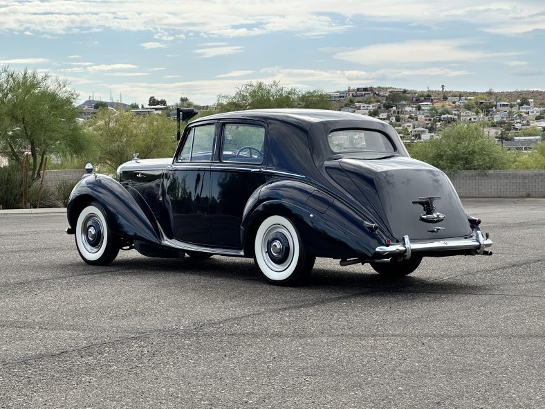 1954 Bentley R-Type Saloon - Classic Promenade