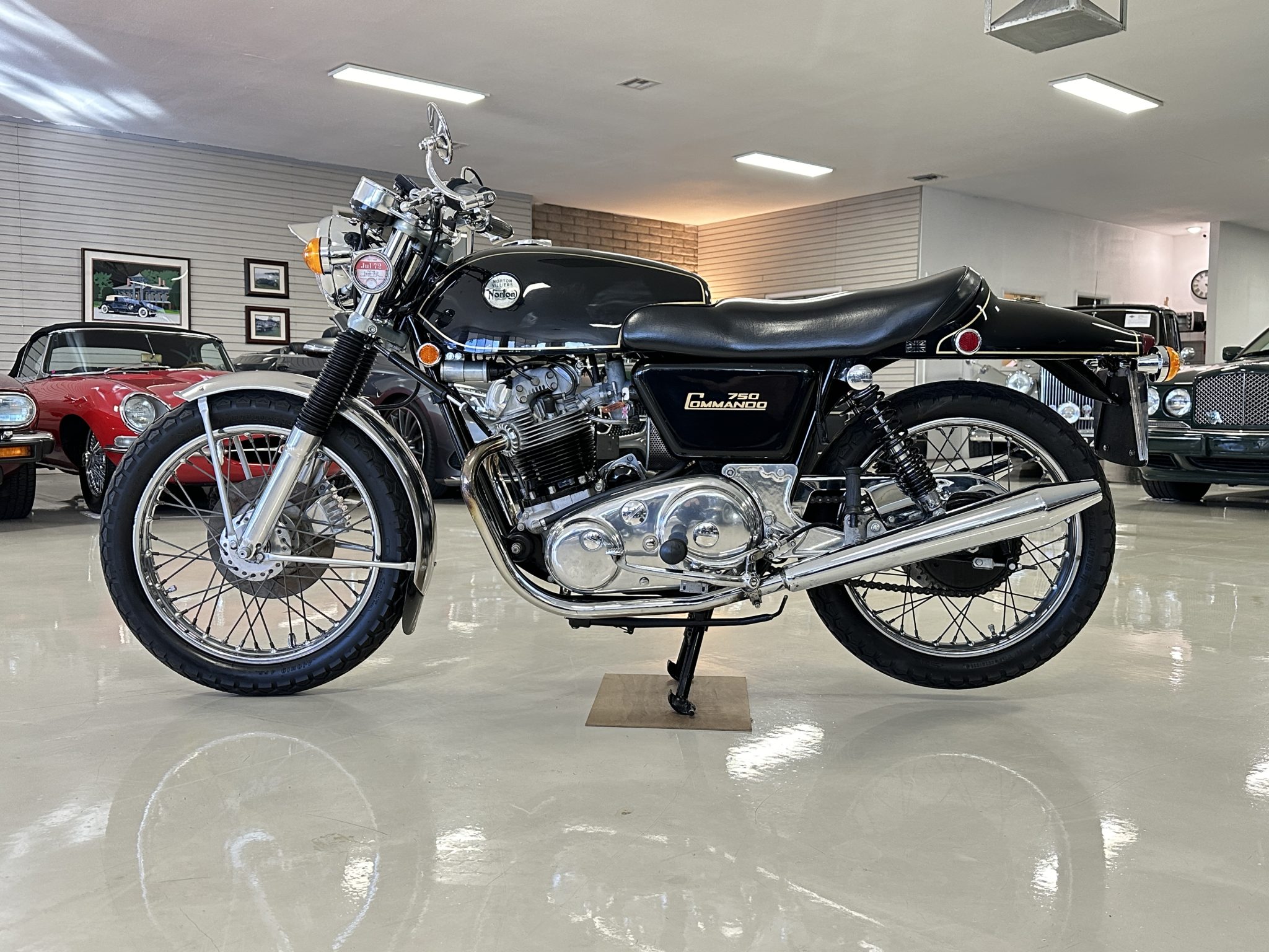 1972 Norton 750 Commando "Fastback" - Classic Promenade