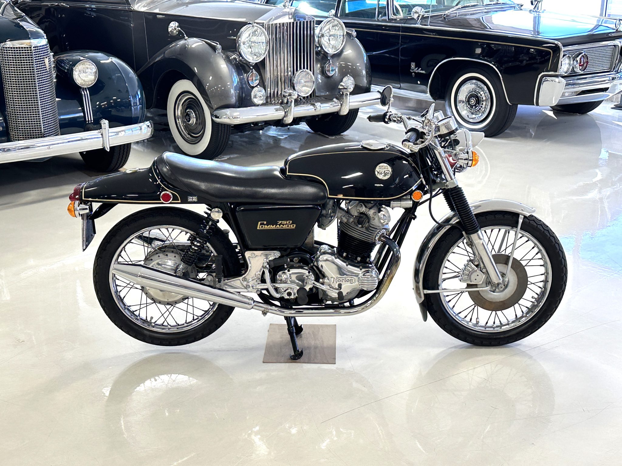 1972 Norton 750 Commando "Fastback" - Classic Promenade