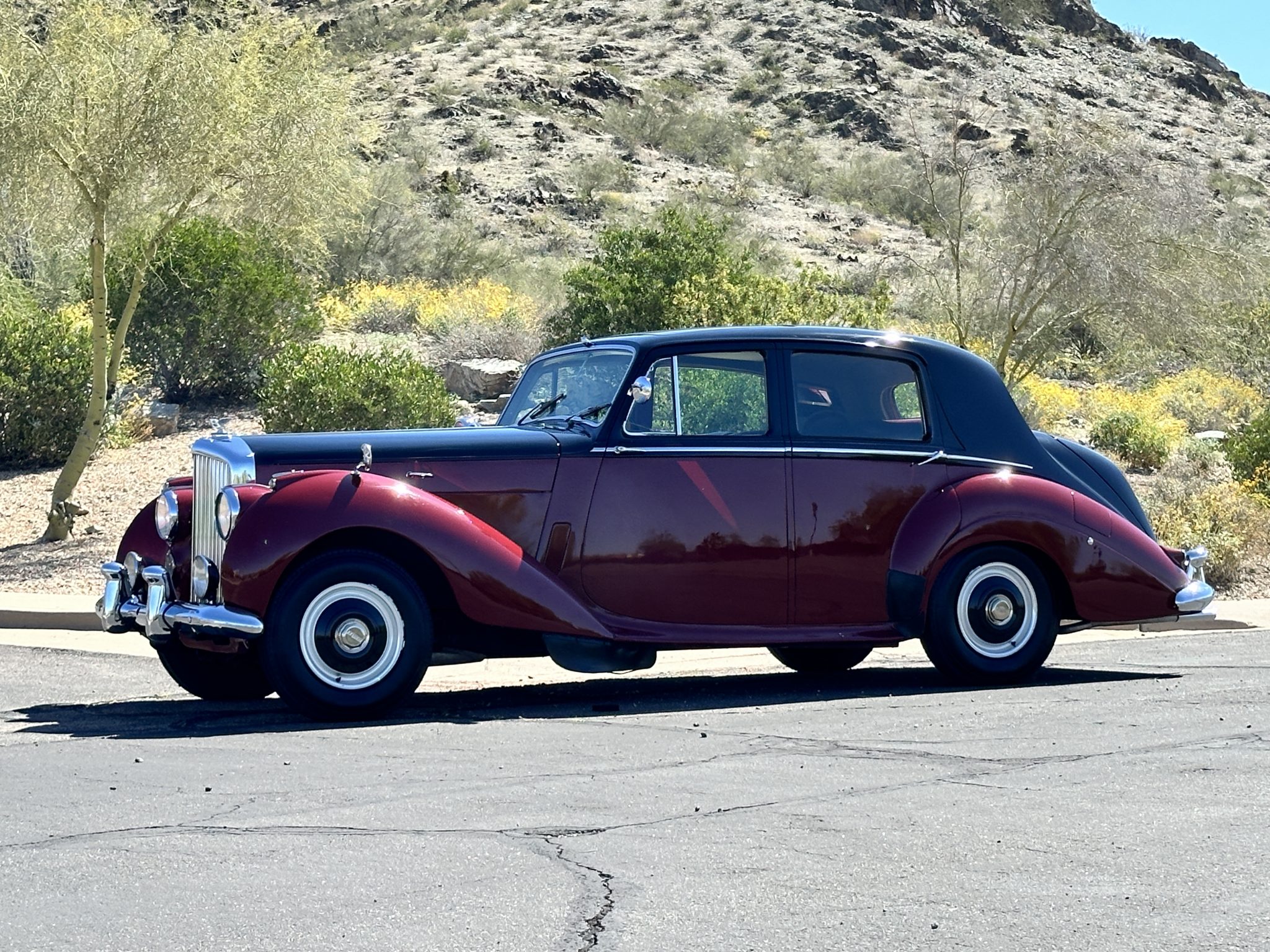 1954 Bentley R-Type Saloon - Classic Promenade