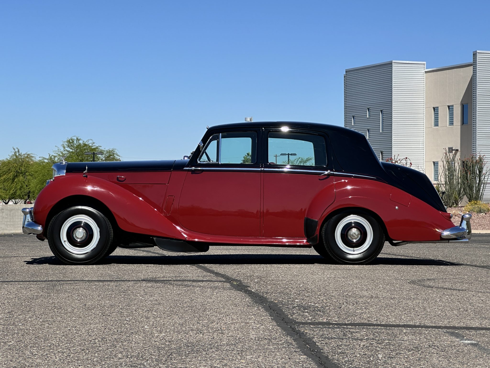 1954 Bentley R-Type Saloon - Classic Promenade