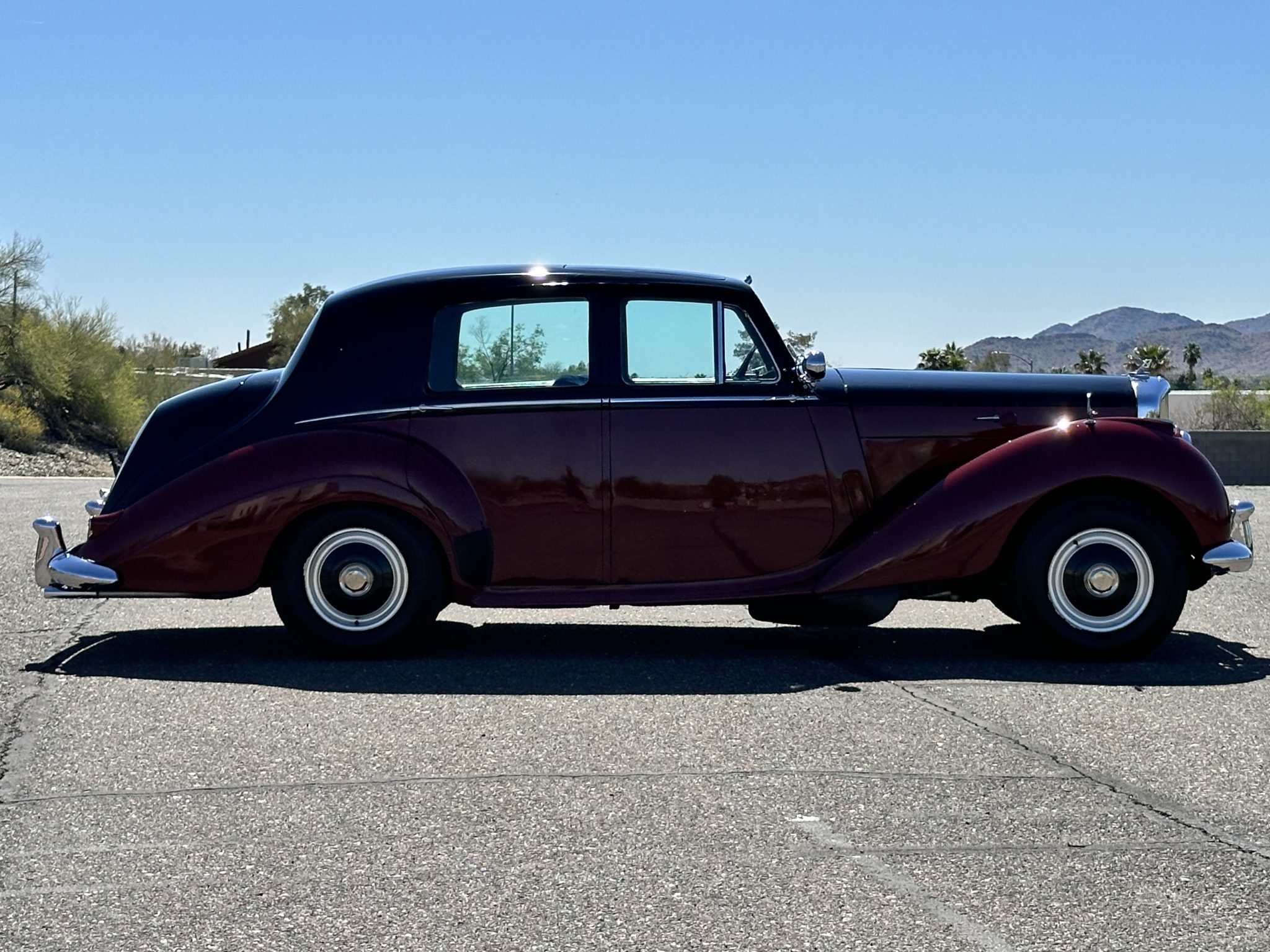 1954 Bentley R-Type Saloon - Classic Promenade