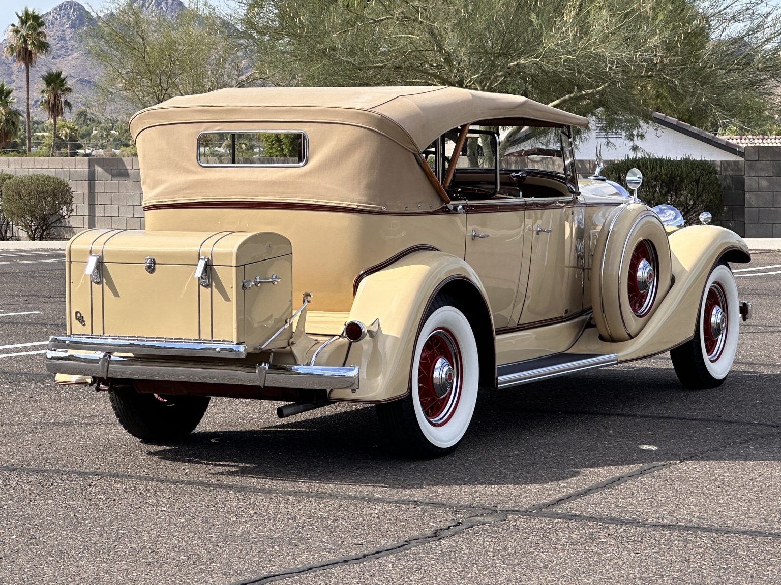 1933 Packard Eight Model 1002 Phaeton - Classic Promenade